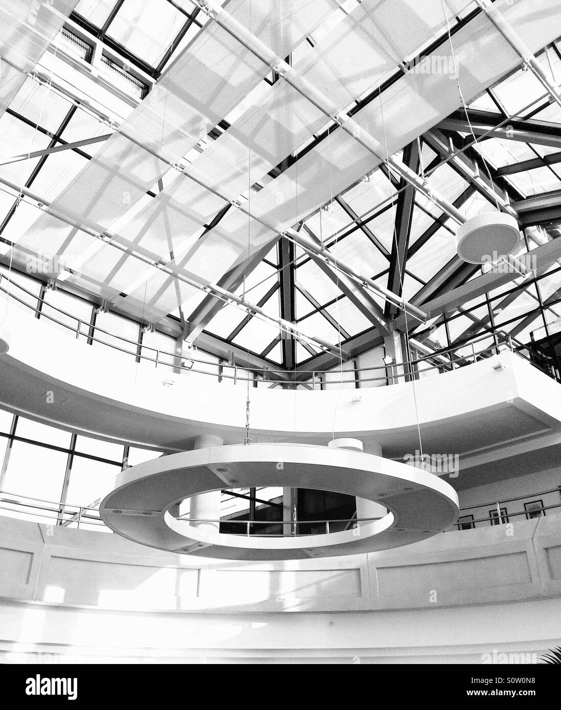 Metal Glass Roof Structure High Resolution Stock Photography and Images ...