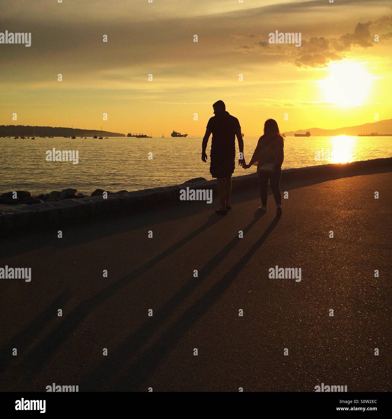 Couple shadows hi-res stock photography and images - Alamy