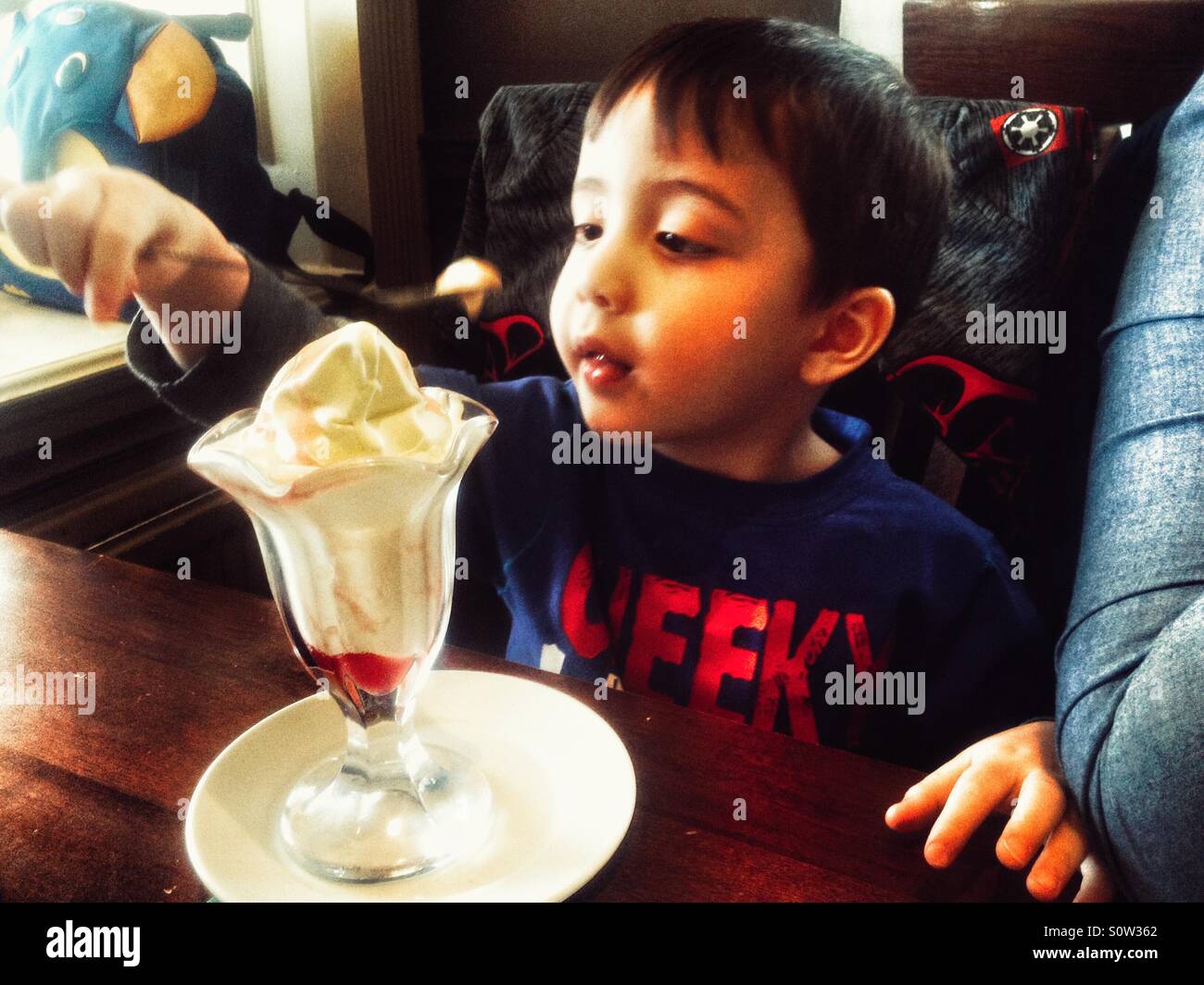 Young boy eating an ice cream sundae Stock Photo - Alamy