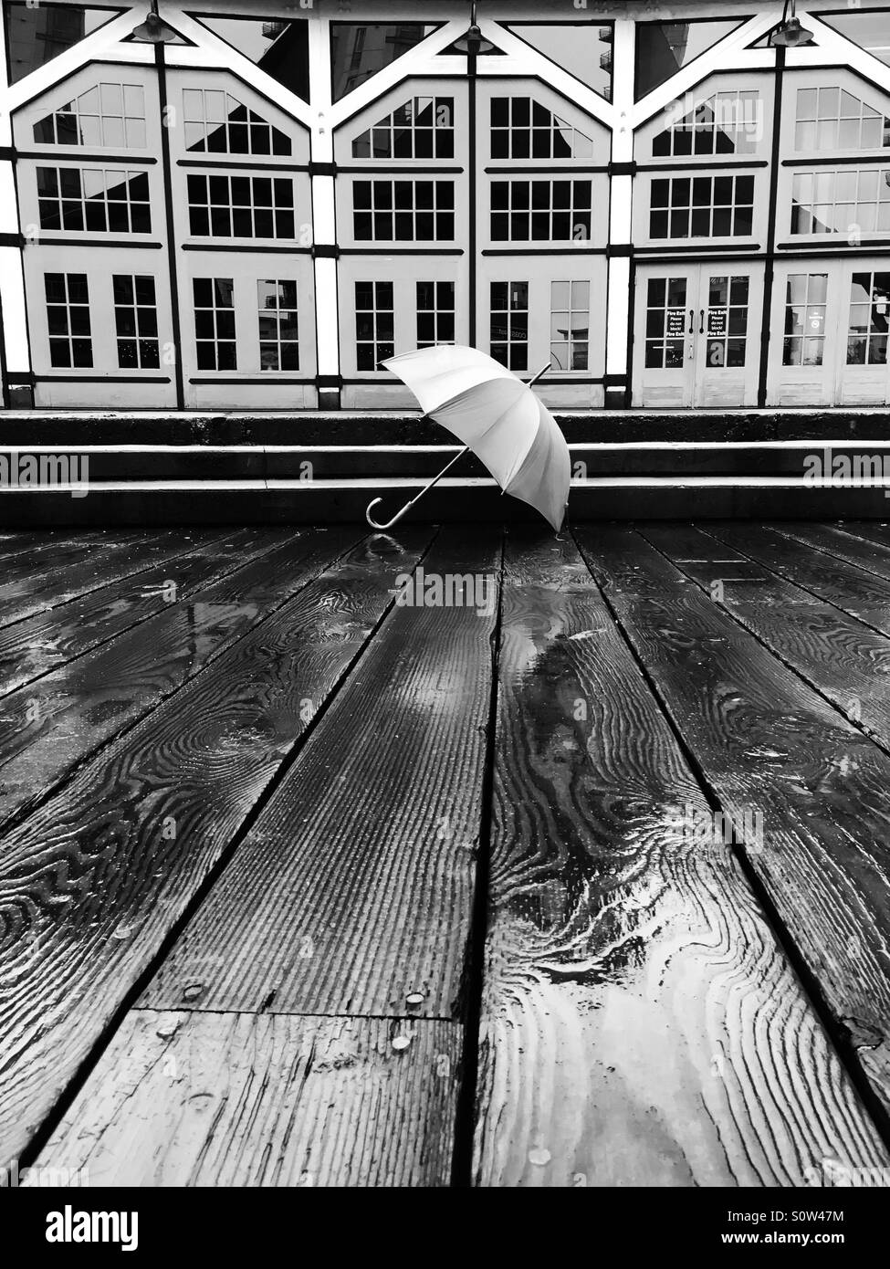 Wet reflections hi-res stock photography and images - Alamy