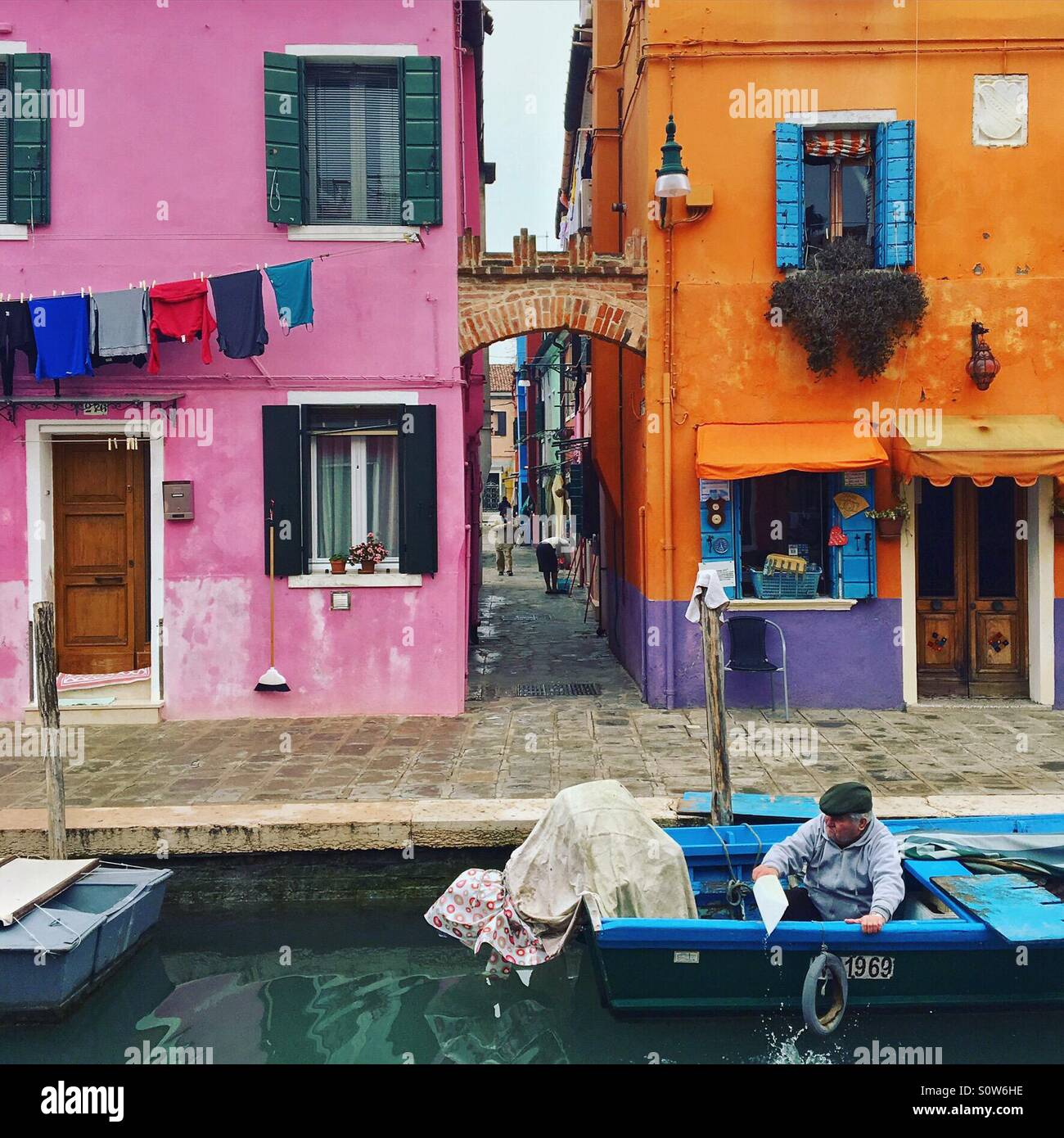 Pink houses hi-res stock photography and images - Alamy