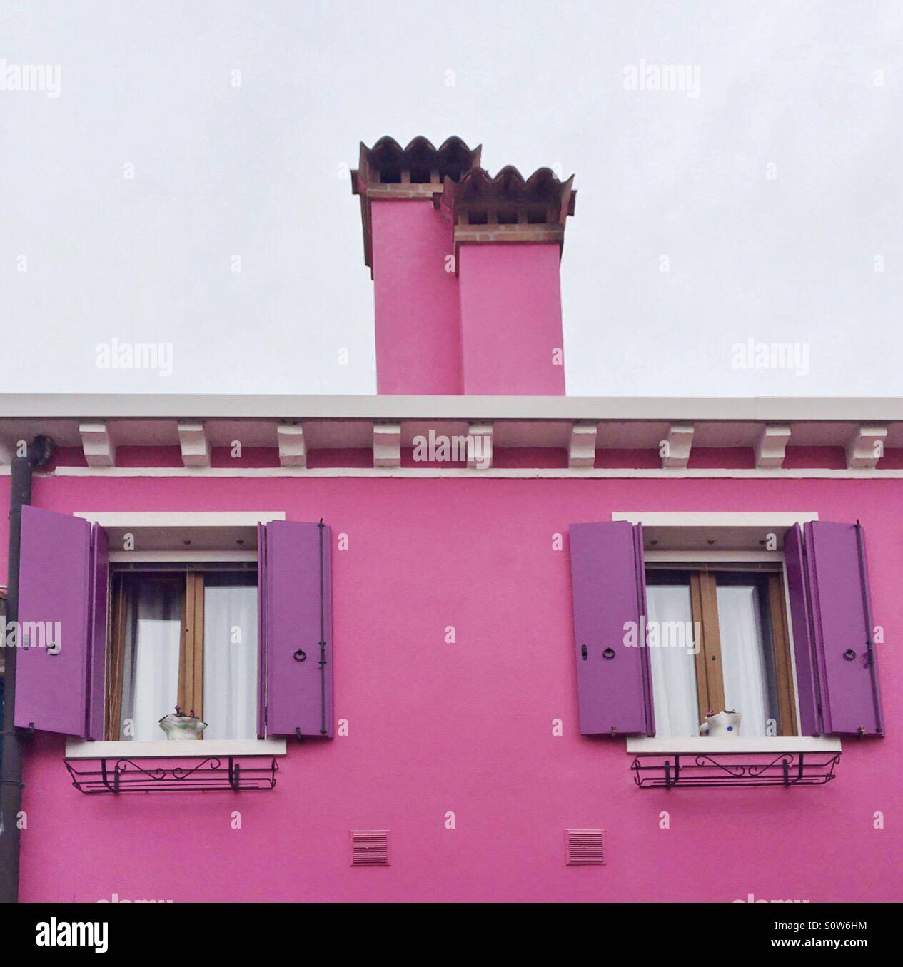 Bright pink house hi-res stock photography and images - Alamy