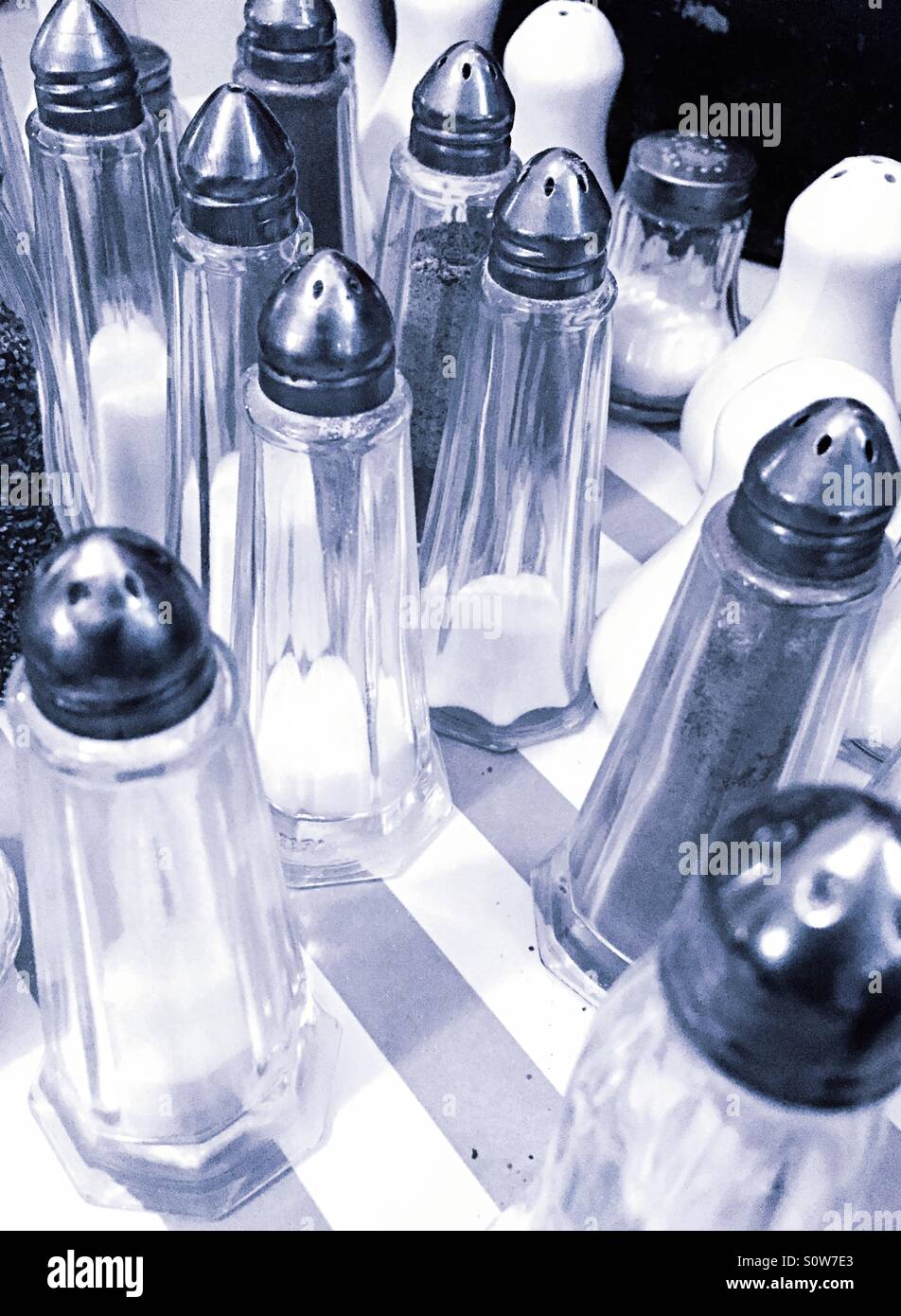 Salt and pepper pots hi-res stock photography and images - Alamy