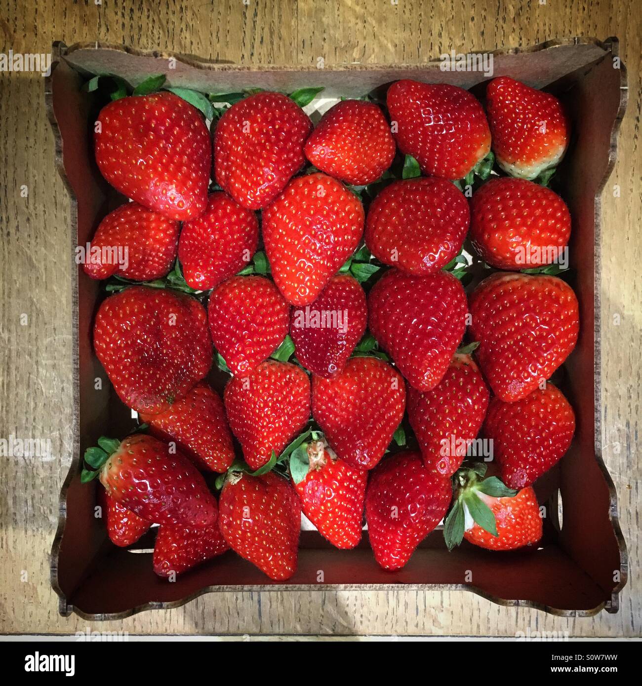 Punnet of red strawberries Stock Photo - Alamy