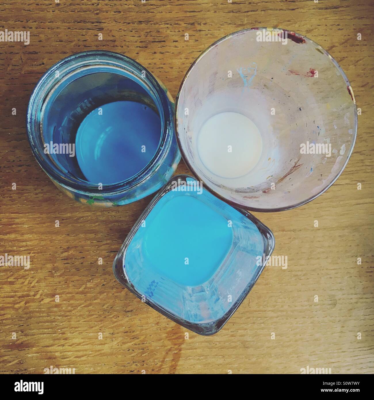 Blue and white jars hi-res stock photography and images - Alamy