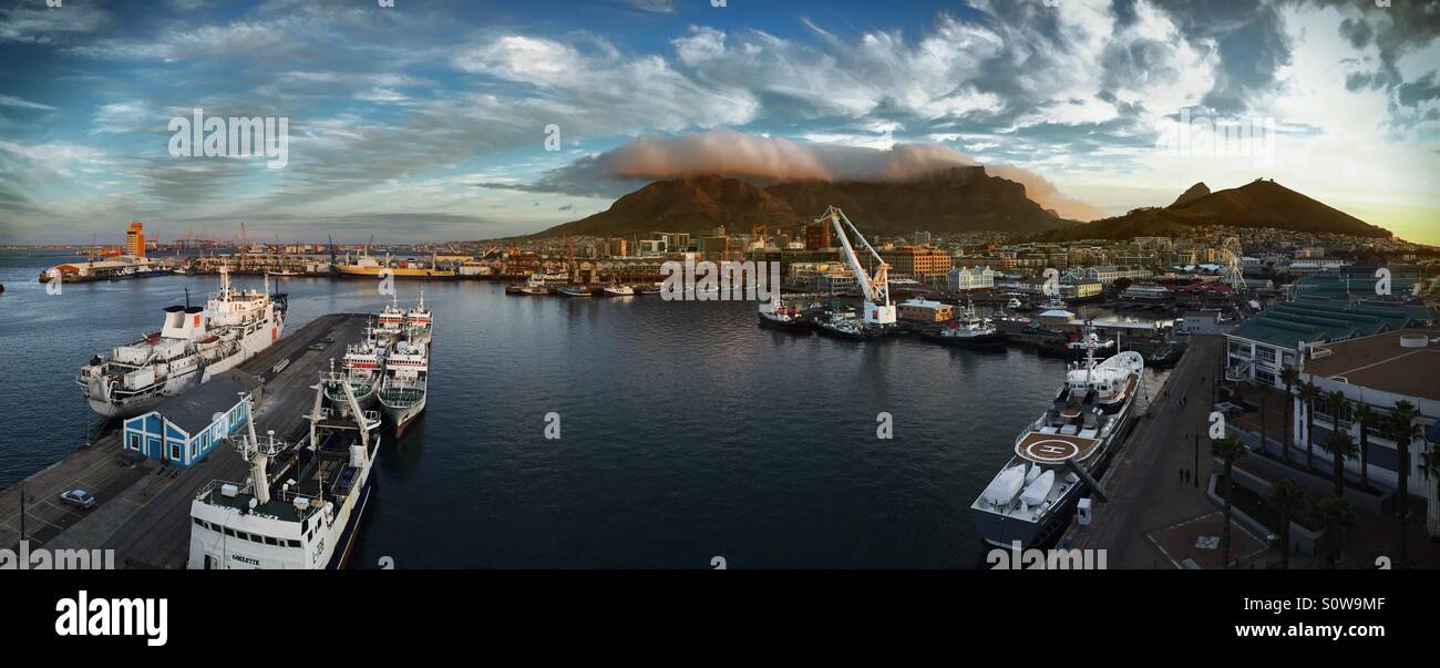 Table mountain panoramic hi-res stock photography and images - Alamy