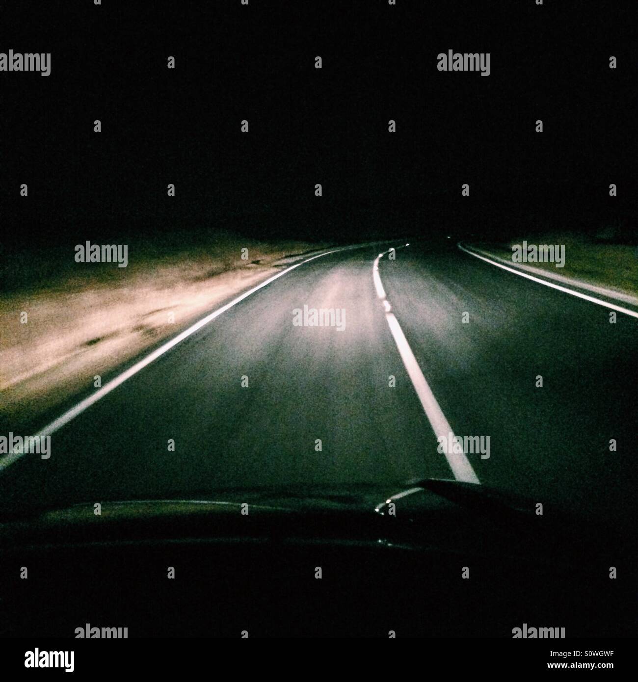 Car headlights at night hi-res stock photography and images - Alamy