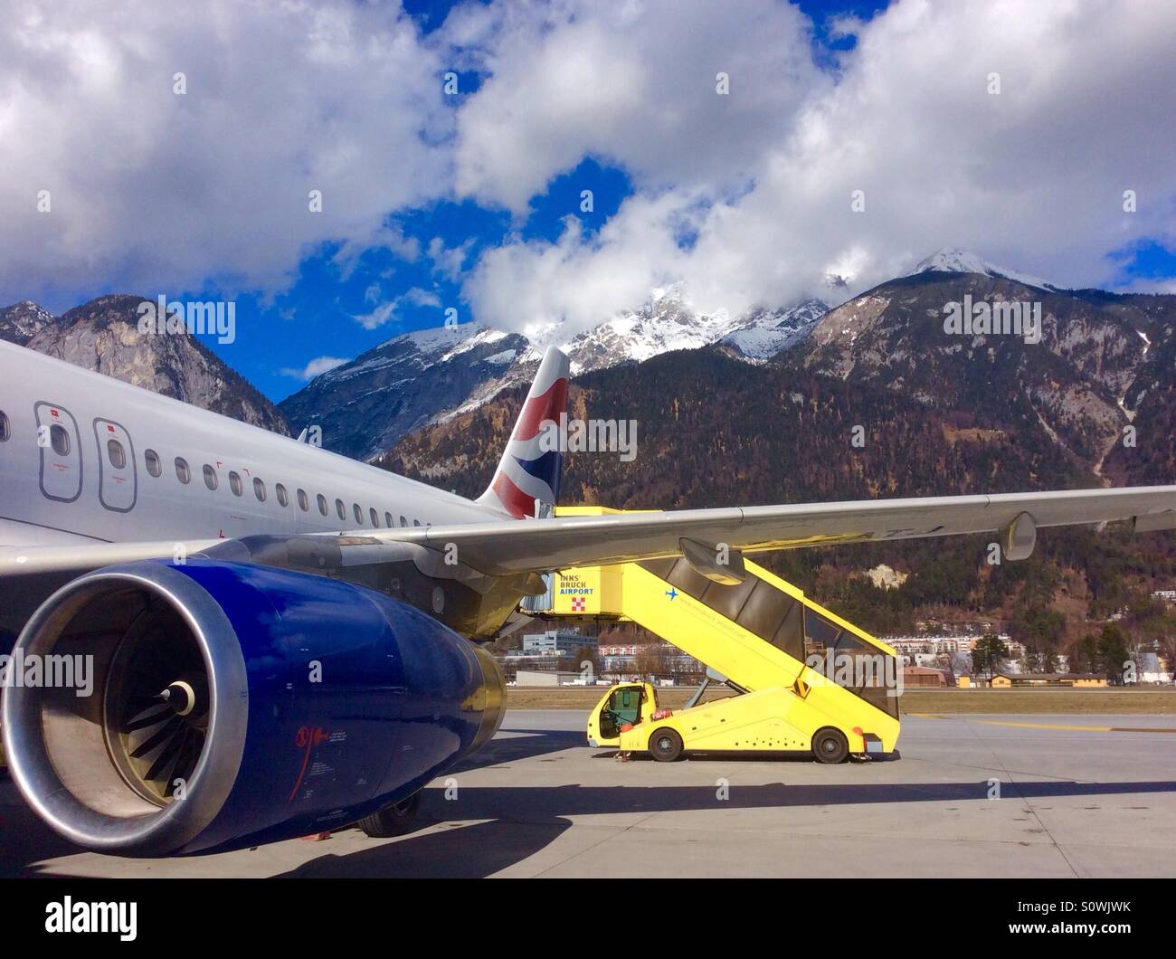 Ba airbus a320 hi-res stock photography and images - Alamy