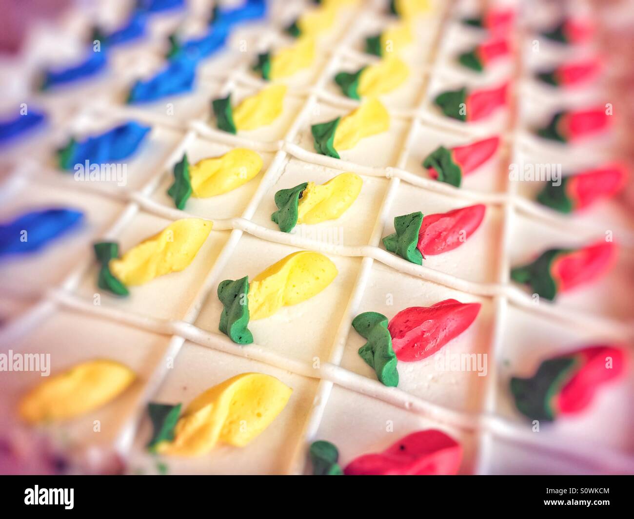 Flower frosting on cake Stock Photo - Alamy
