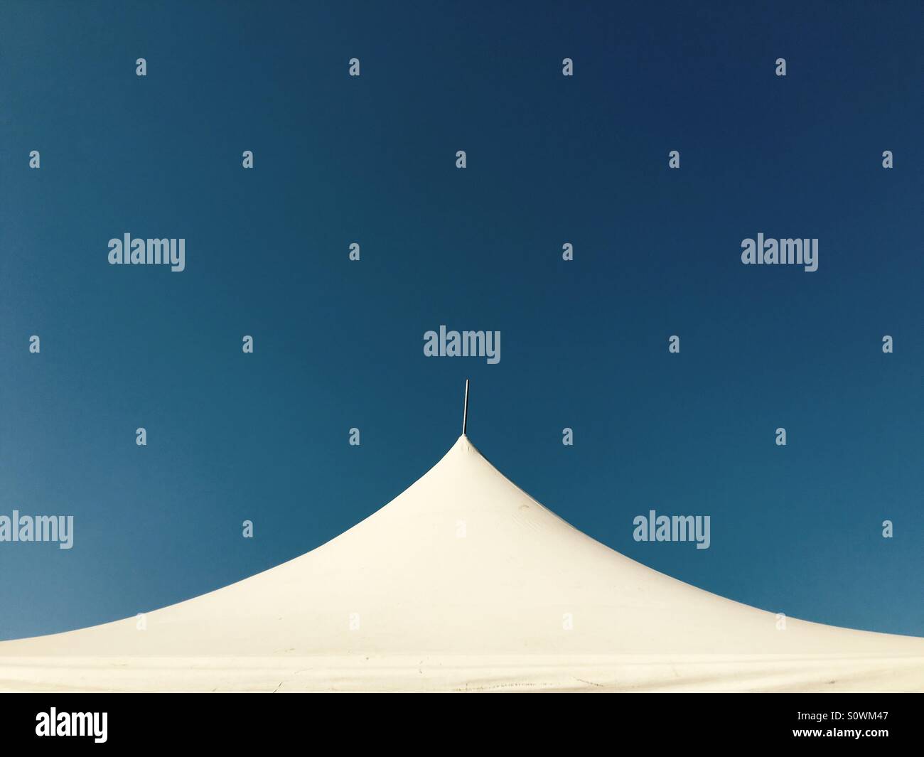 Roof top tent hi-res stock photography and images - Alamy