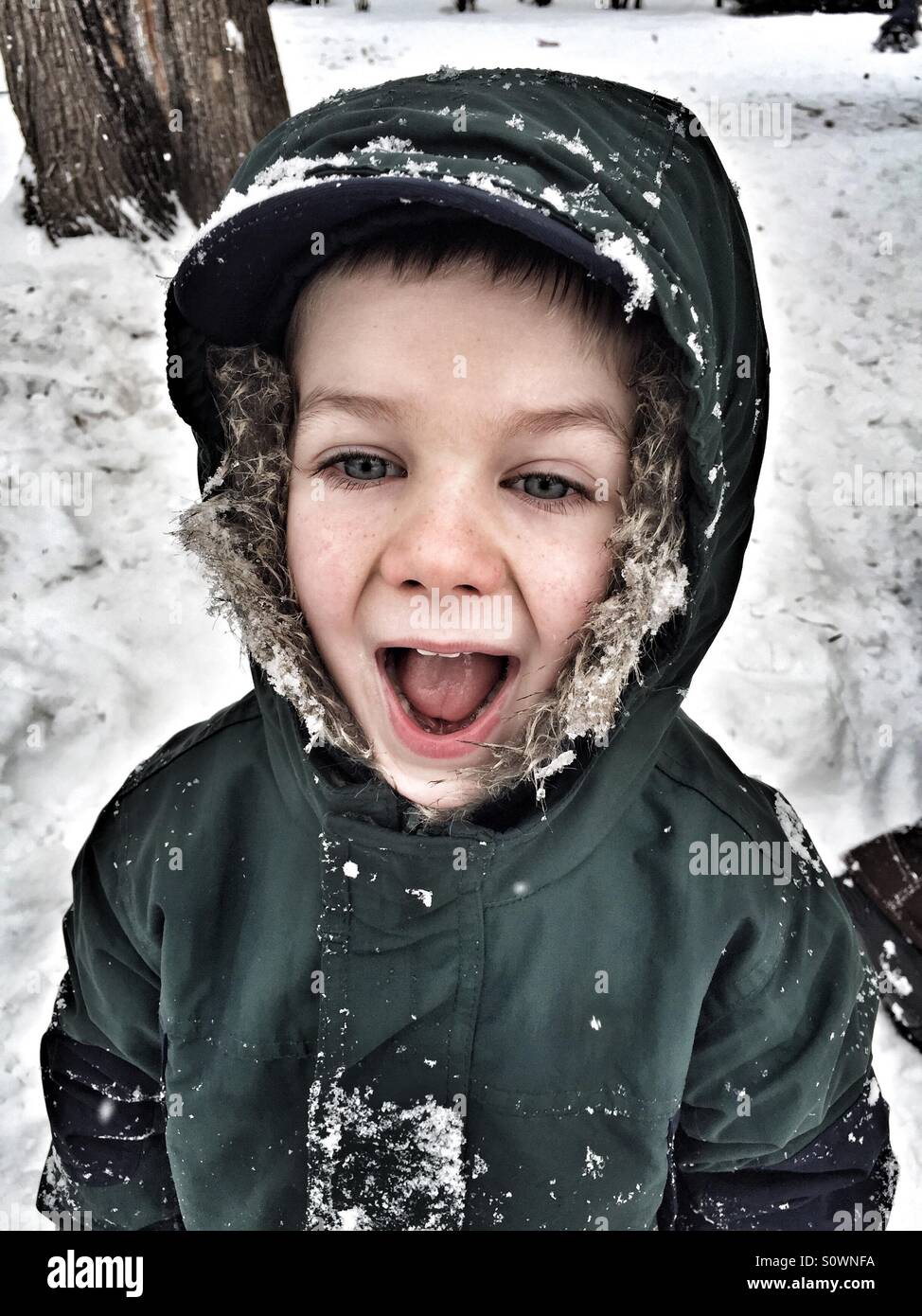 Outside in the snow hi-res stock photography and images - Alamy