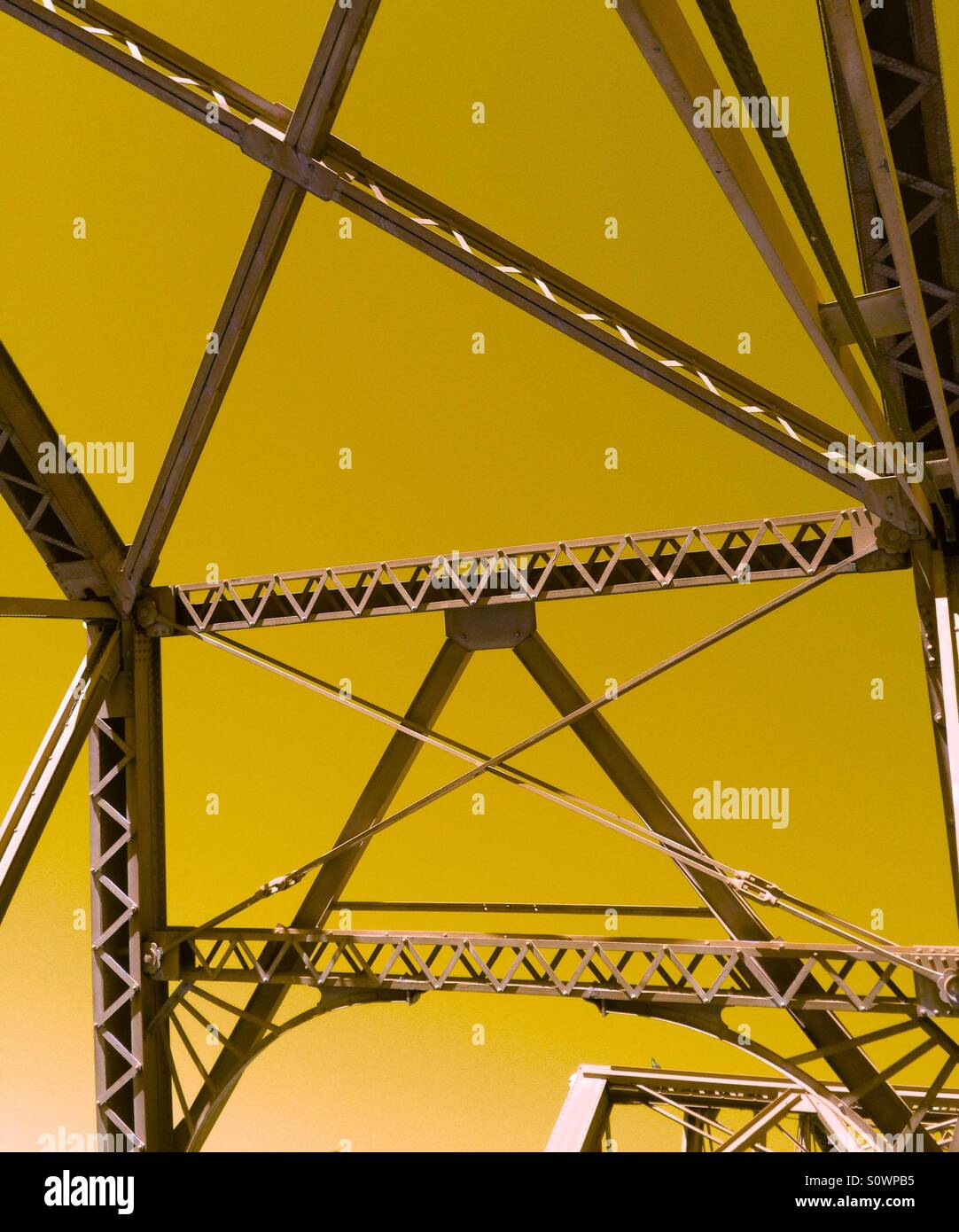 Trellis bridge hi-res stock photography and images - Alamy