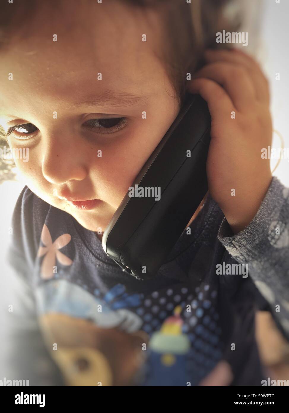 Toddler girl on the phone Stock Photo - Alamy