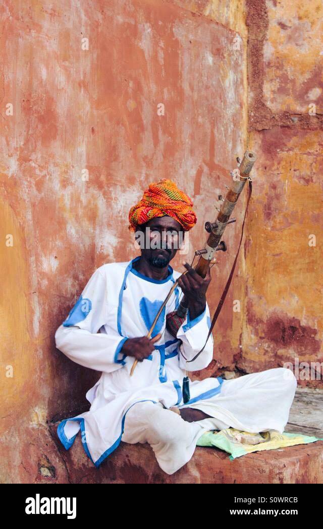 Sarangi instrument hi-res stock photography and images - Alamy