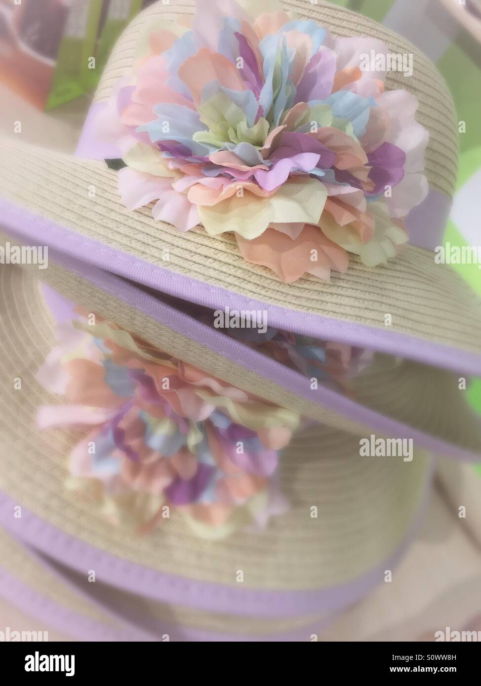 Straw bonnets hi-res stock photography and images - Alamy