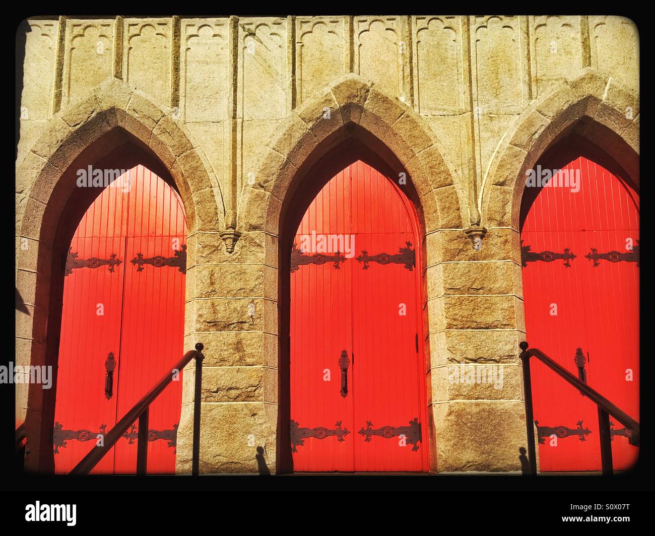 Red doors church hi-res stock photography and images - Alamy