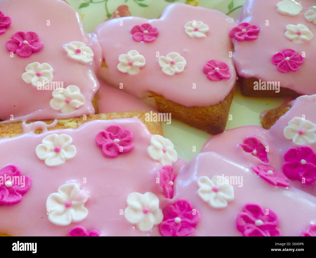 Pink and white biscuits hi-res stock photography and images - Alamy