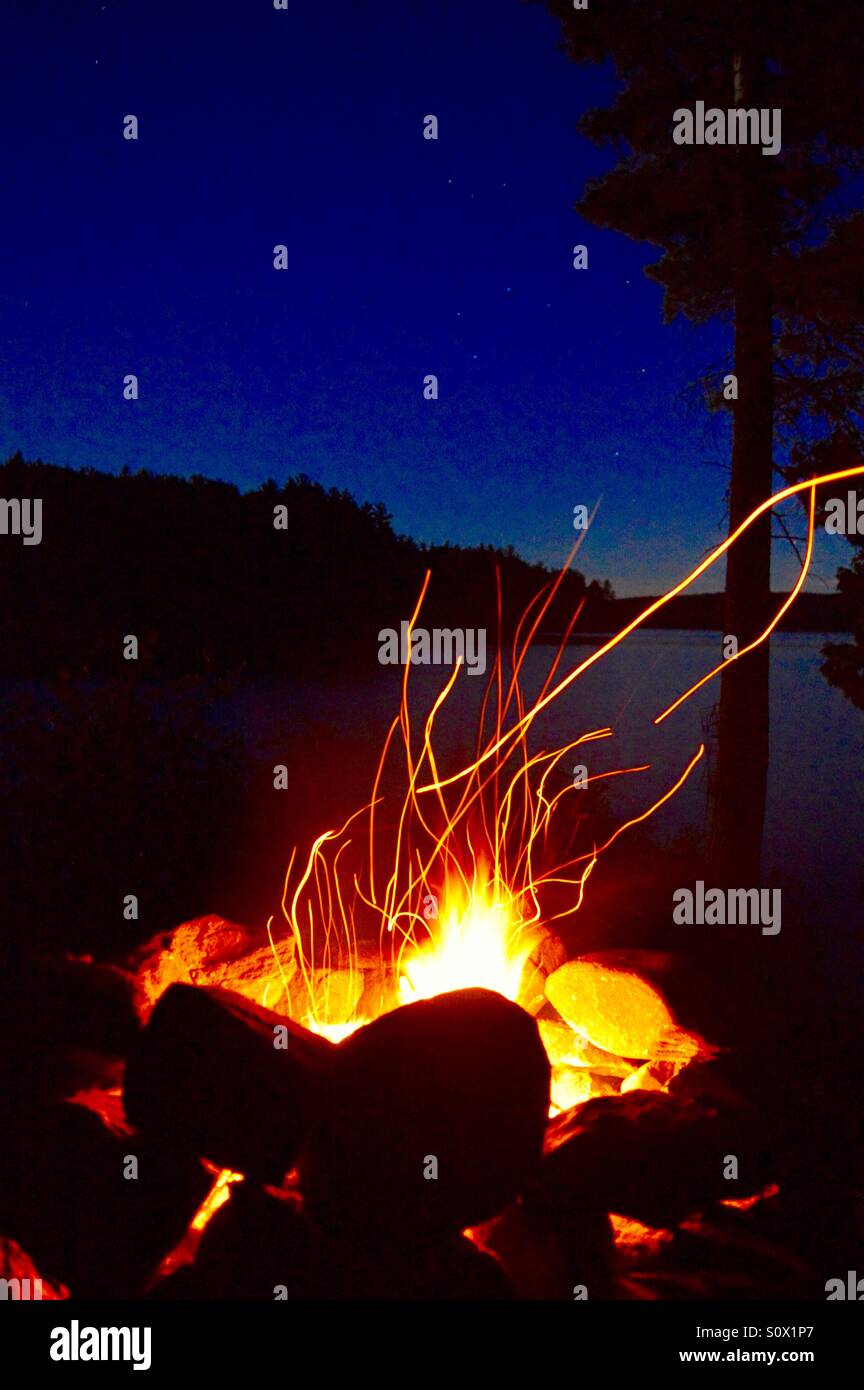 Night campfire hi-res stock photography and images - Alamy