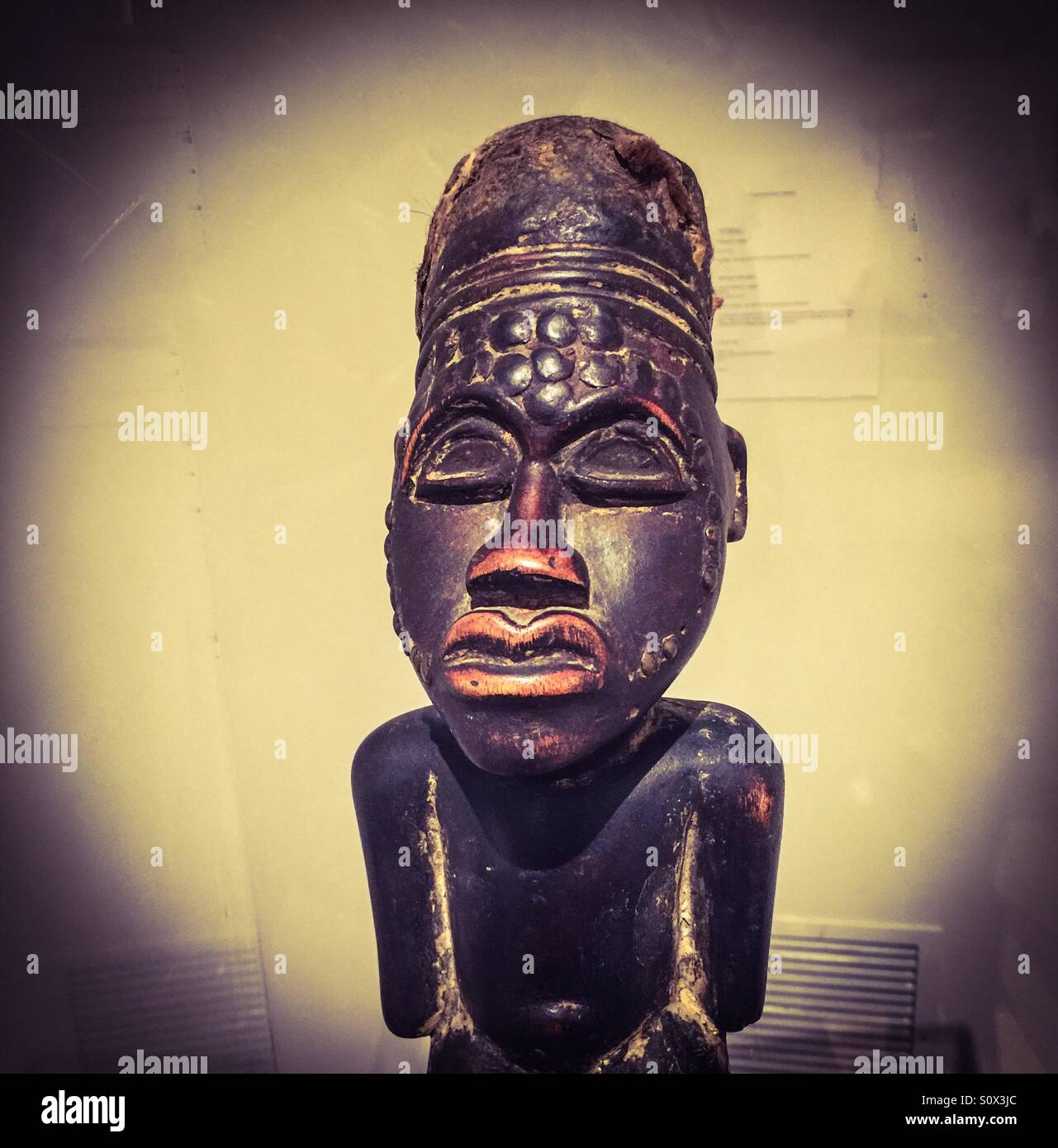 African man sculpture hi-res stock photography and images - Alamy