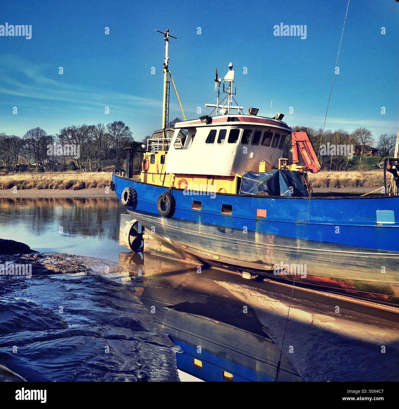 Boat tide hi-res stock photography and images - Alamy