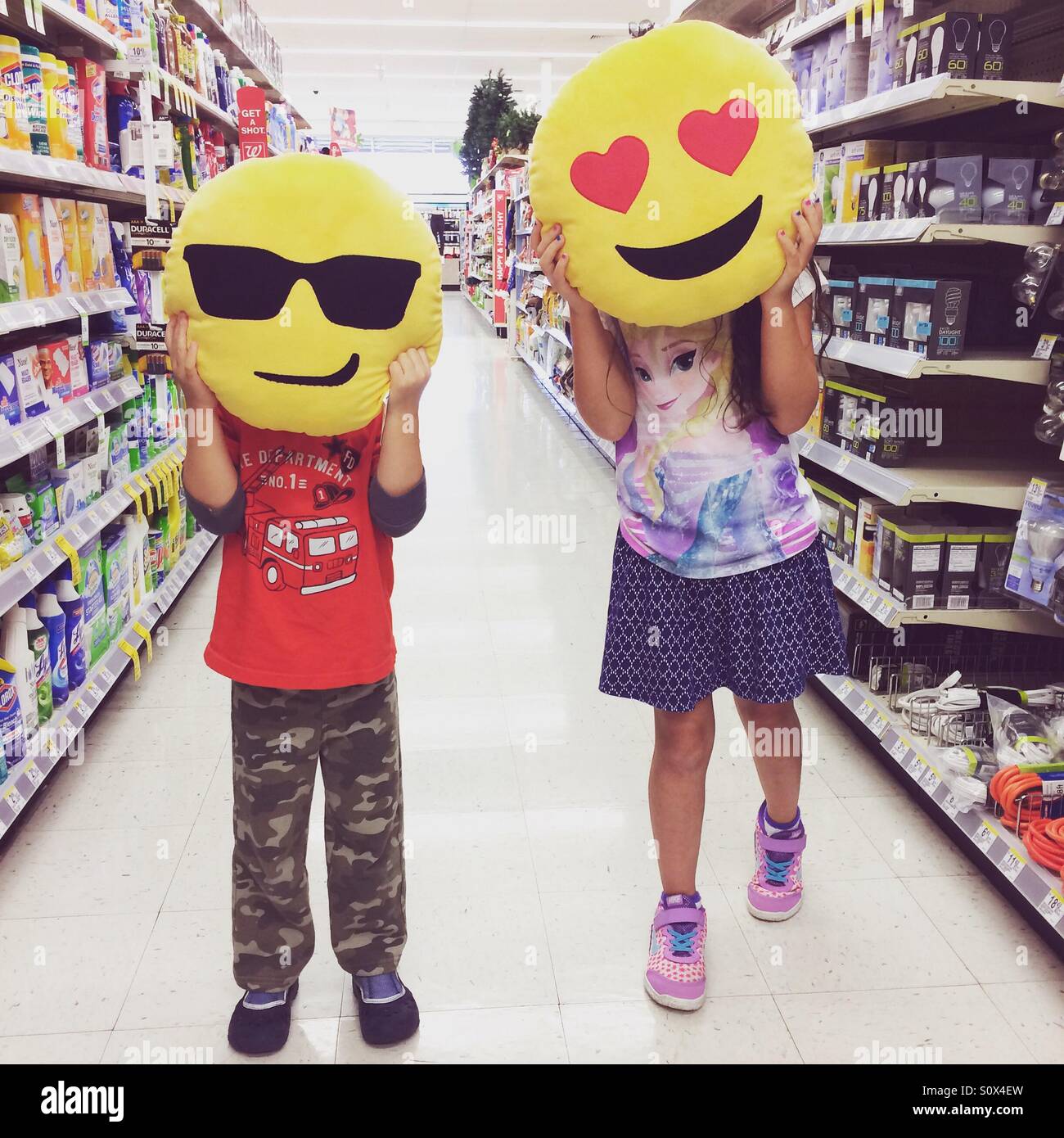 Eyes emoji hi-res stock photography and images - Alamy