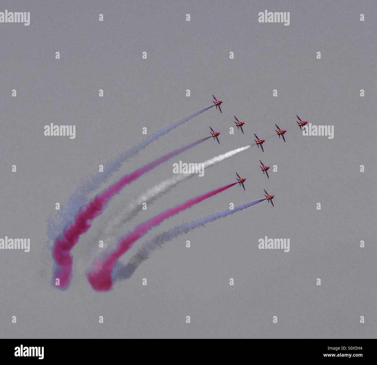 Red arrows performance hi-res stock photography and images - Alamy