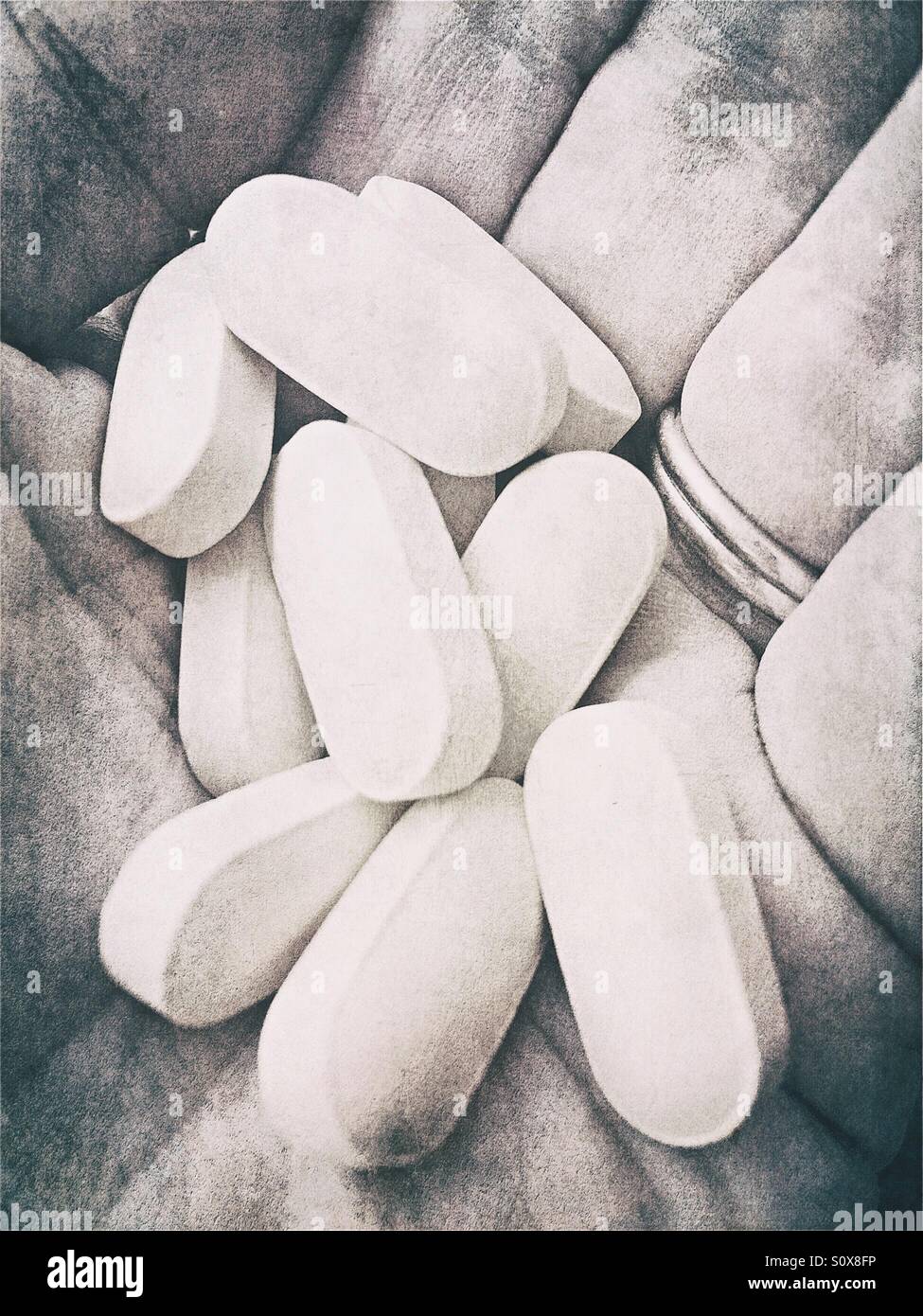 Palm medicine hi-res stock photography and images - Alamy