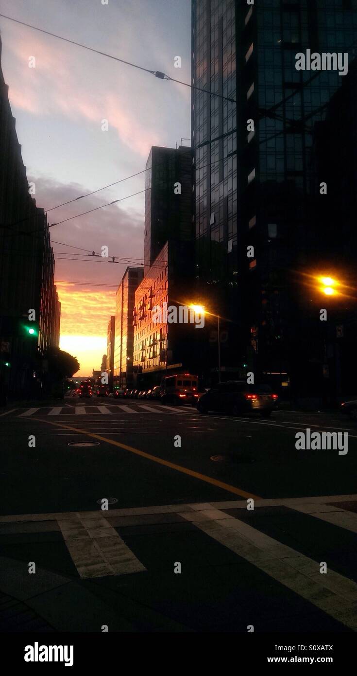 Dark street lights hi-res stock photography and images - Alamy