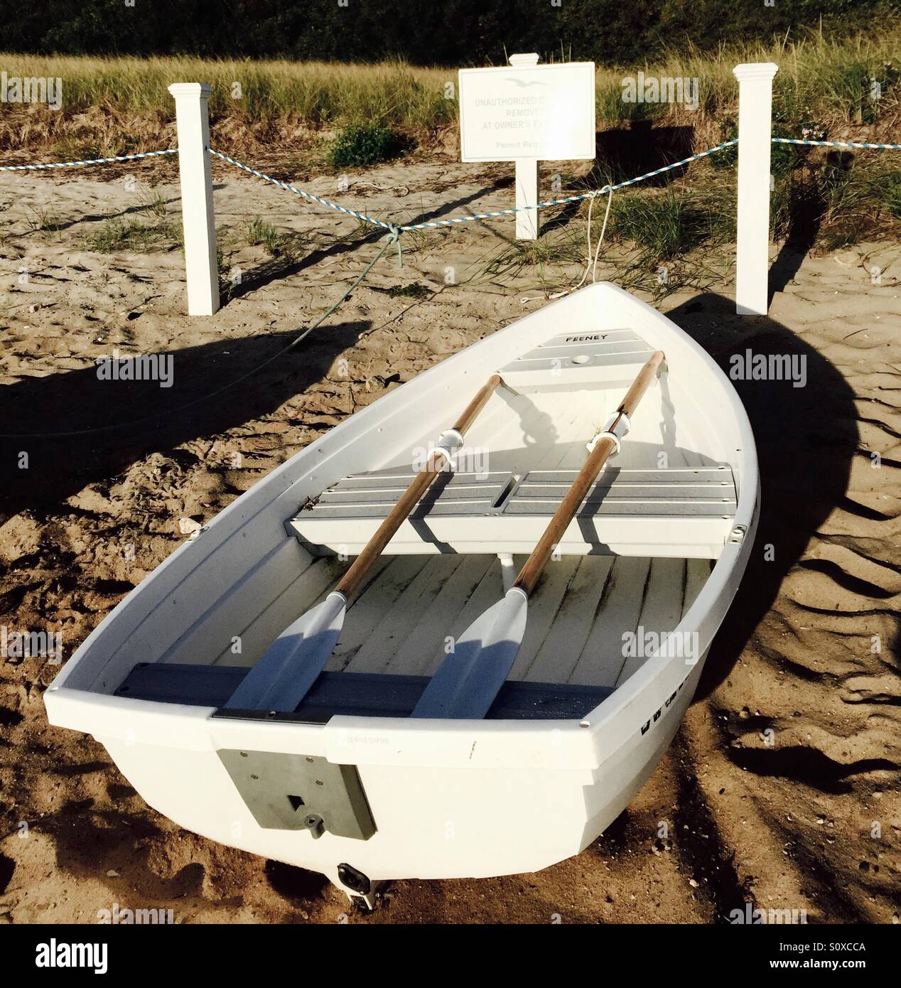 Row boat on coast hi-res stock photography and images - Alamy