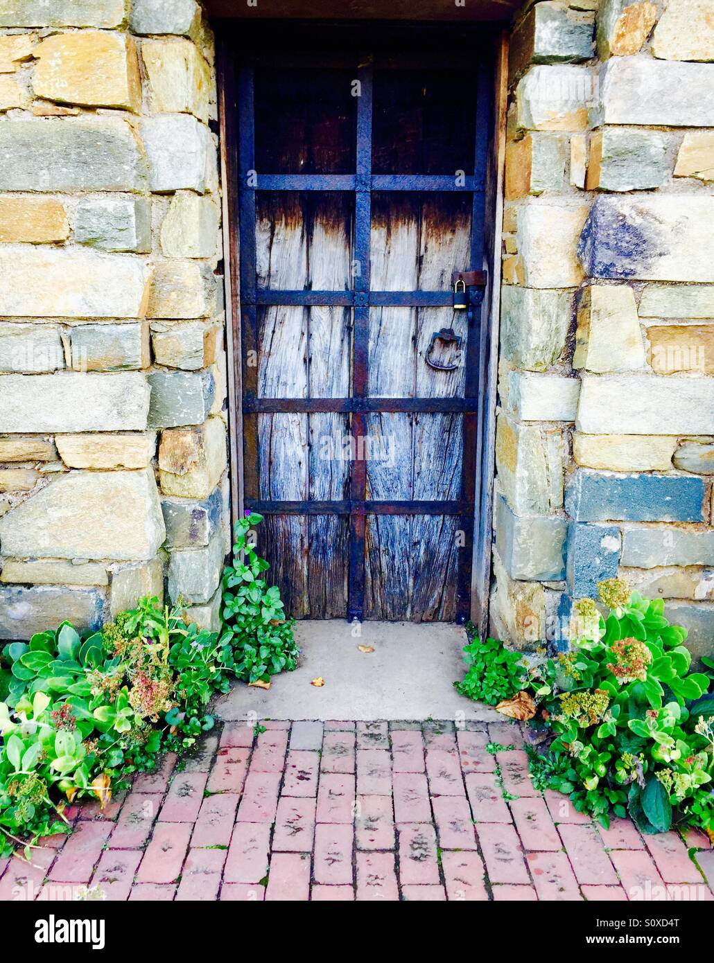 Cottage entrance hi-res stock photography and images - Alamy