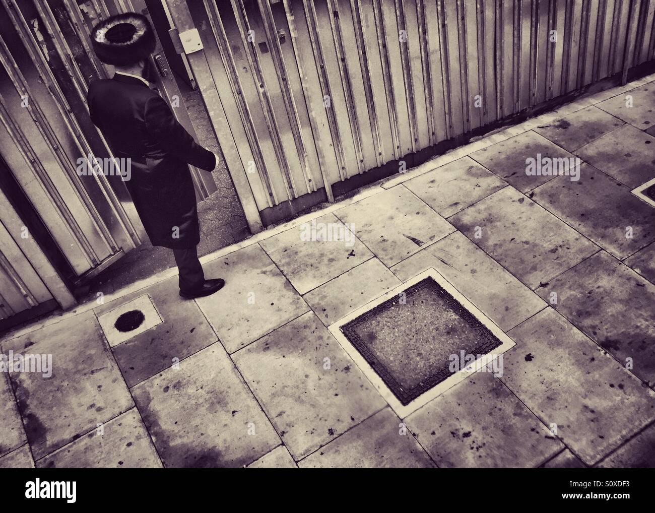 Orthodox jewish man hi-res stock photography and images - Alamy