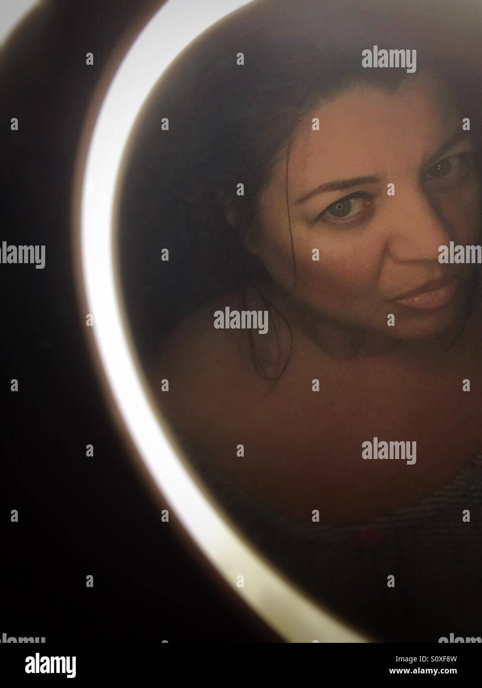 Girl look mirror hi-res stock photography and images - Alamy