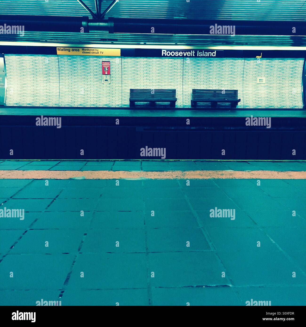 Platform subway hi-res stock photography and images - Alamy