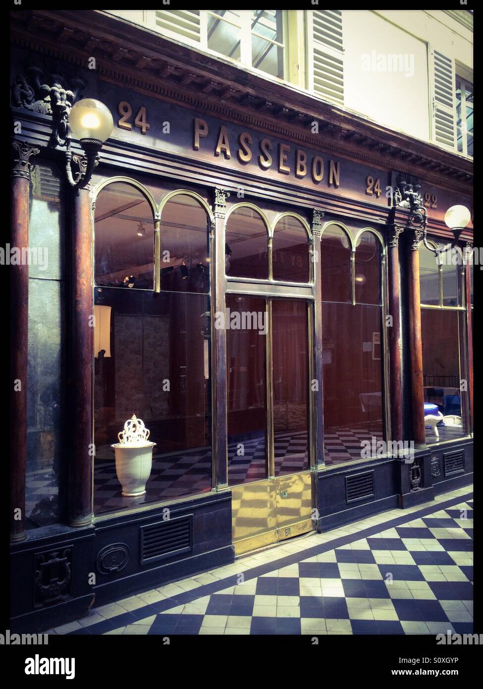 Nineteeth century Parisian shop front Stock Photo - Alamy