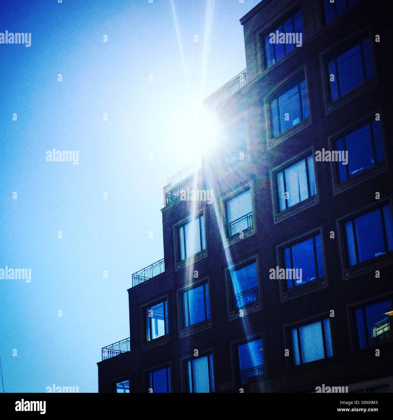 Sun shining building hi-res stock photography and images - Alamy