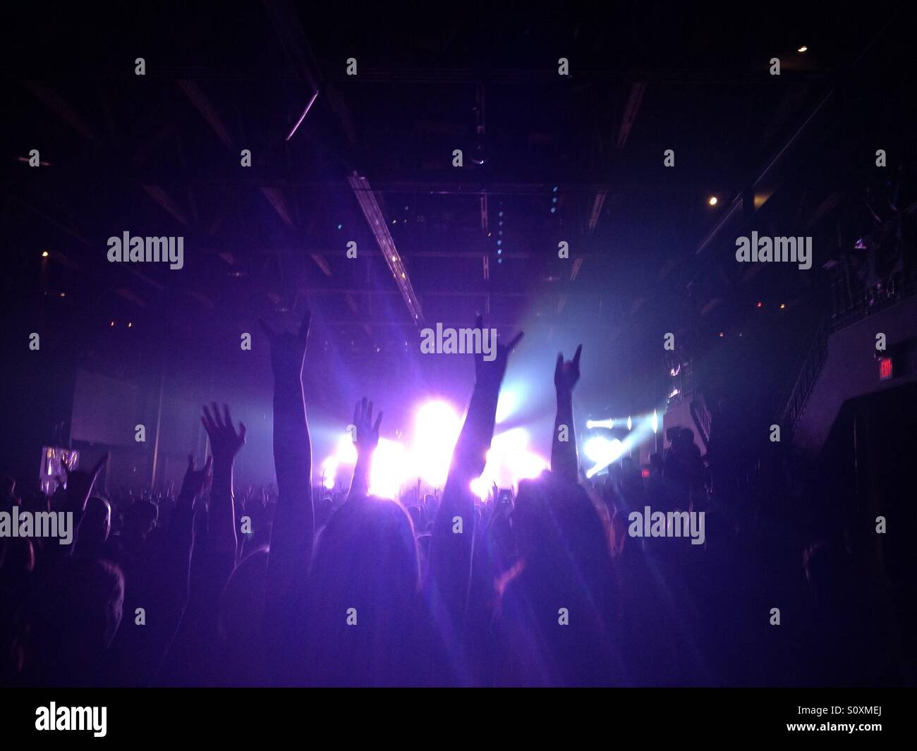 Concert social hi-res stock photography and images - Alamy