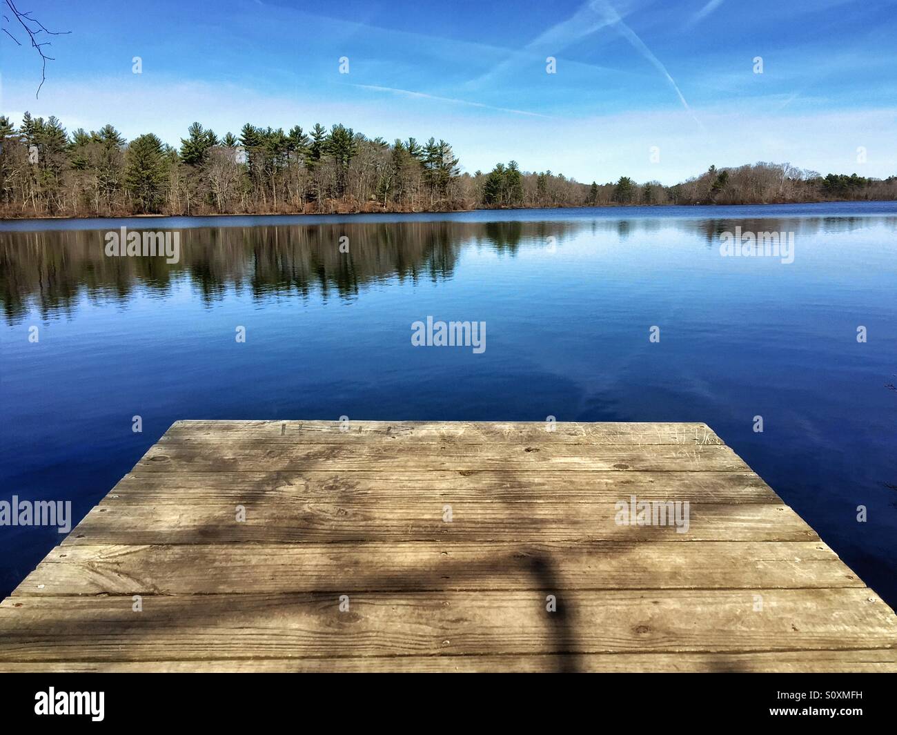 Pond dock hi-res stock photography and images - Alamy
