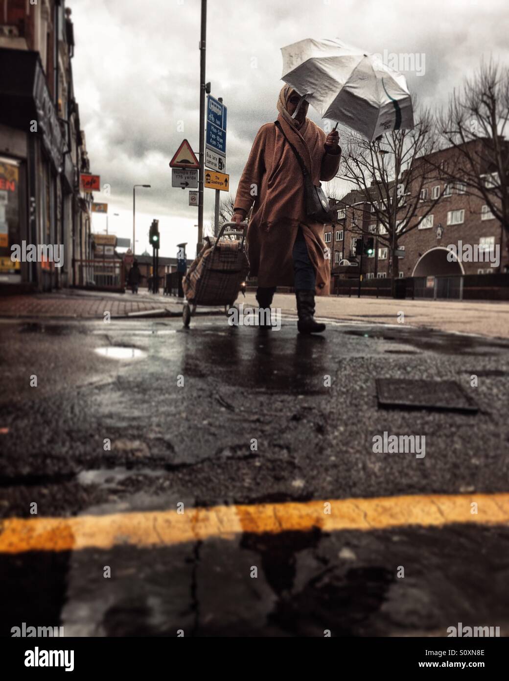Crossing road in rain Stock Photo - Alamy
