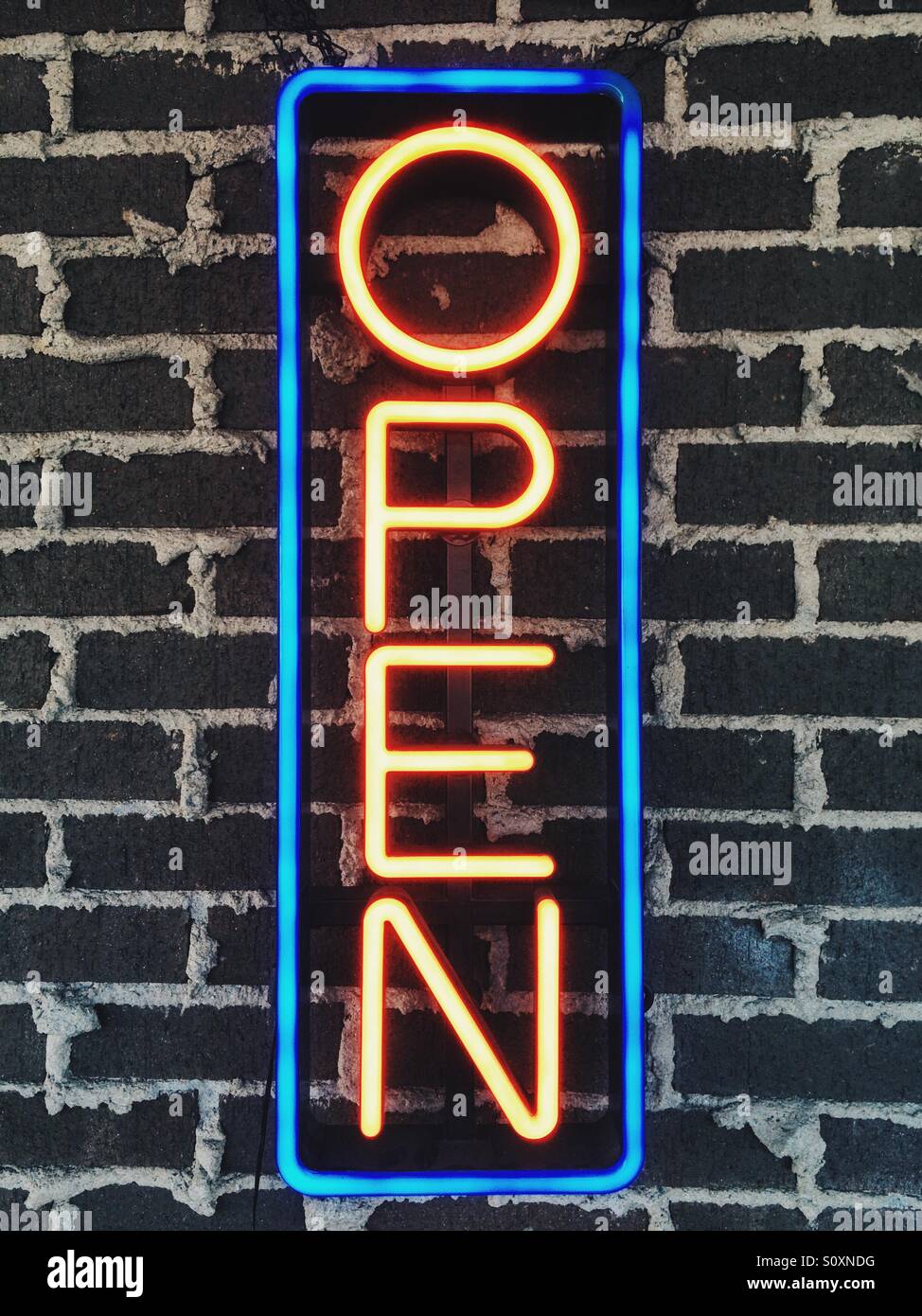 Neon open sign hi-res stock photography and images - Alamy