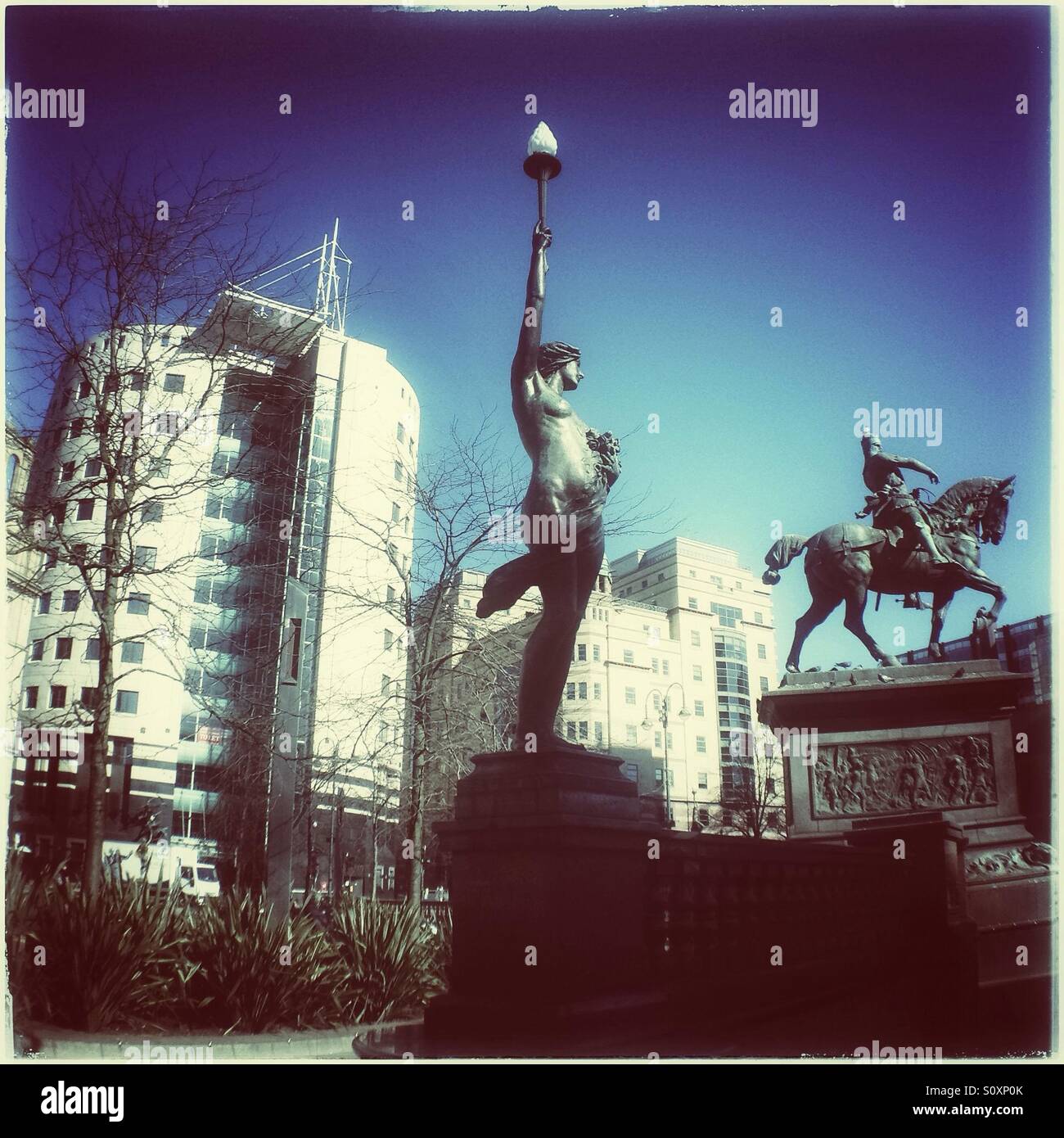 Leeds statues hi-res stock photography and images - Alamy