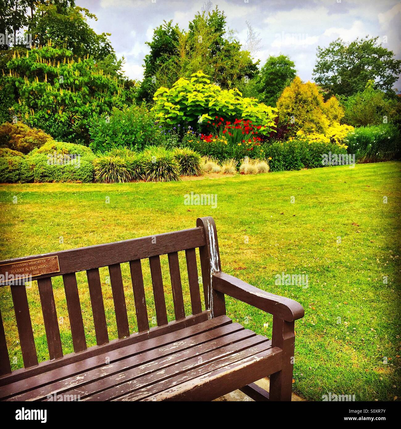 Green park london bench hi-res stock photography and images - Alamy