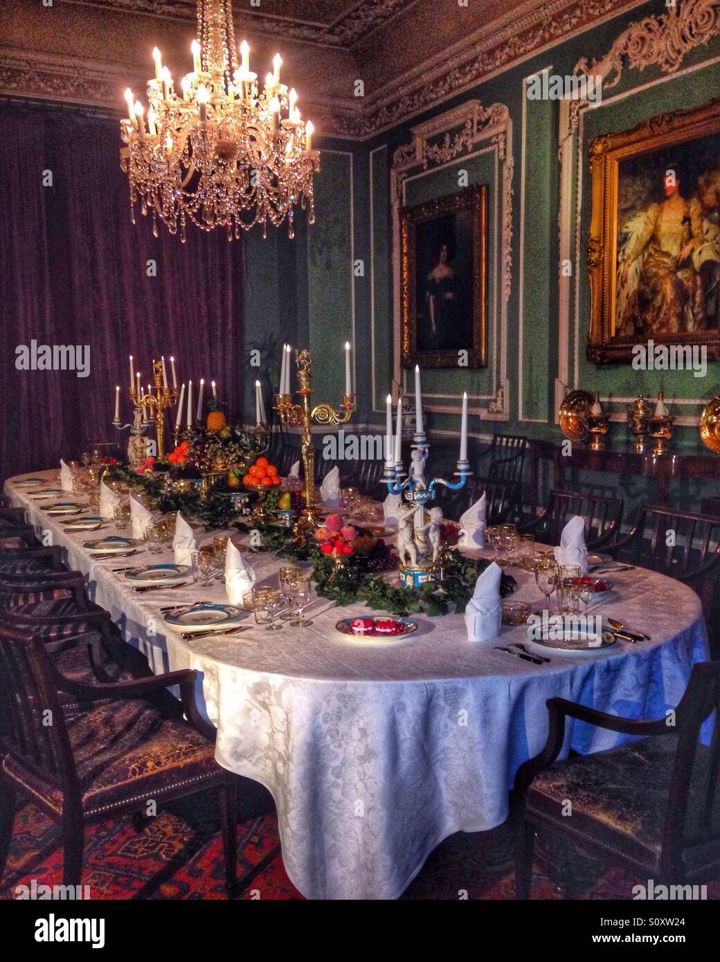 Posh dining table hi-res stock photography and images - Alamy