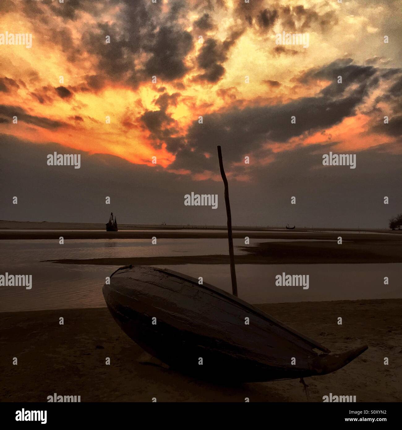 Coxs bazar sea beach sunset hi-res stock photography and images - Alamy