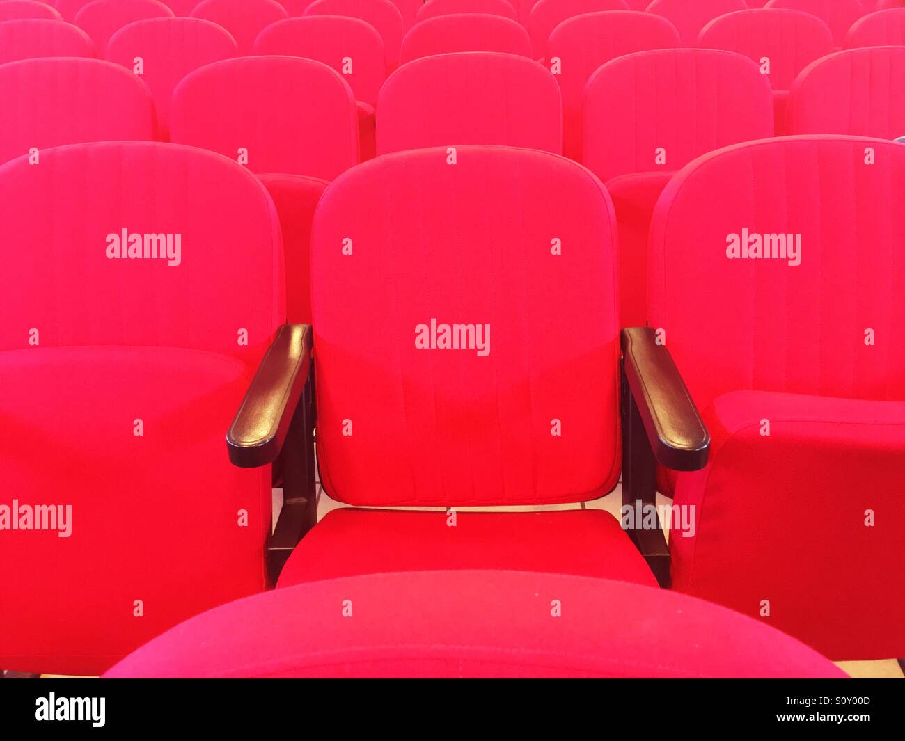 Theater chairs hi-res stock photography and images - Alamy