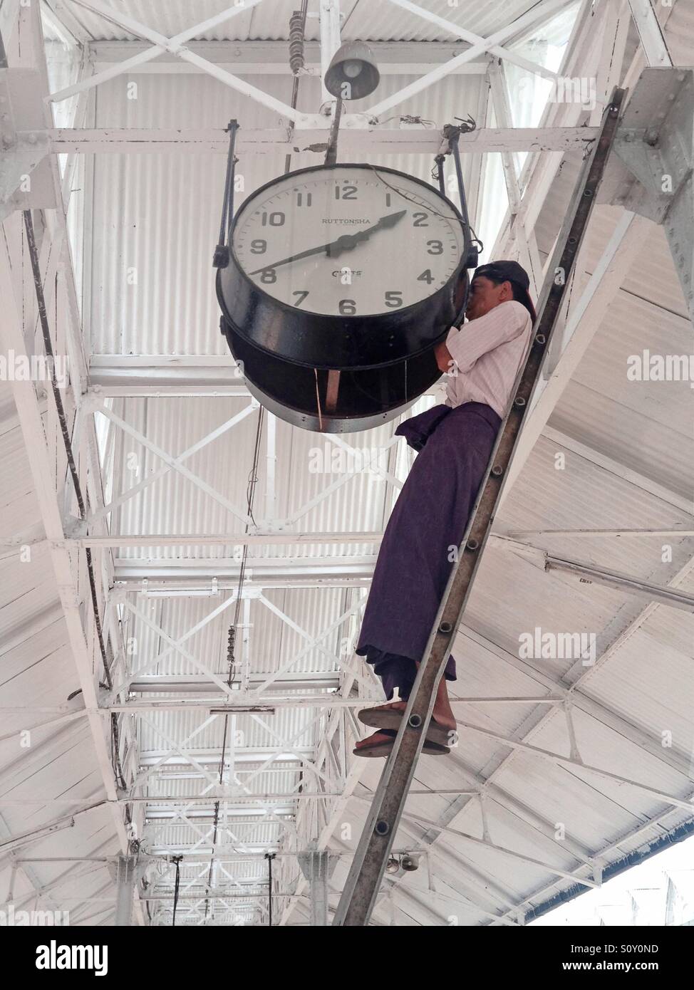 Big clock hi-res stock photography and images - Alamy