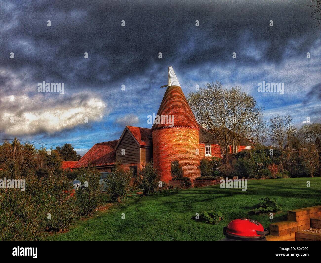 Oast house conversion hi-res stock photography and images - Alamy