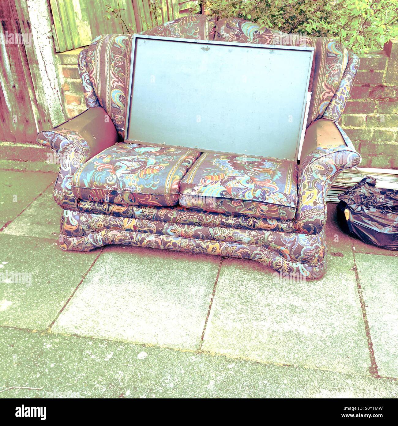 Sofa tv old hi-res stock photography and images - Alamy