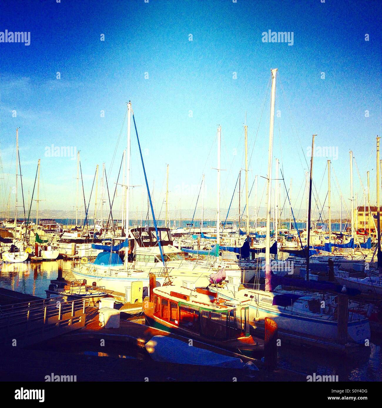 Table bay harbour hi-res stock photography and images - Alamy