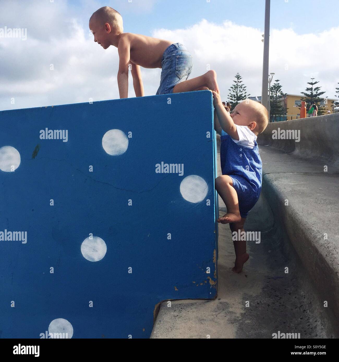 Two little brothers hi-res stock photography and images - Alamy