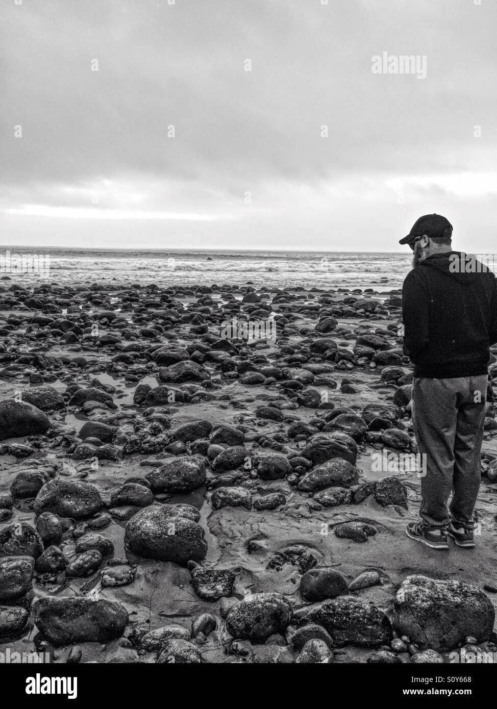 Gloomy day beach hi-res stock photography and images - Alamy